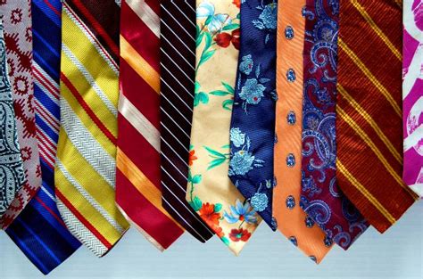 С чем носить женский галстук Совет