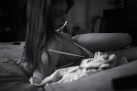 HIHl viBíSSi 0Ш ТИШ Т ШШрШМ em ШШрщ HXSSt fM erotic erotic piercing ero monochrome