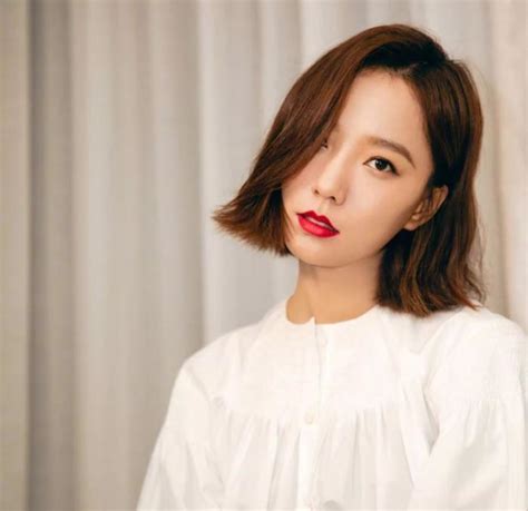 白百合一指弹指的高清图片（2017年白百何被曝一指弹）可可情感网