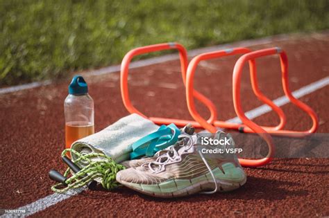 충분한 품질의 훈련과 재미를위한 스포츠 장비 스포츠 야외 놀이터 게임 라이프 스타일 수건 줄넘기 티셔츠 장애물 수건 및 음료 모든 운동 선수를위한 필수 장비 0명에 대한