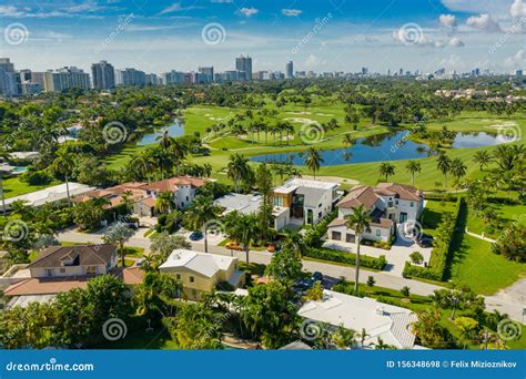 Mansiones Miami Beach De Lujo En El Campo De Golf Foto De Archivo