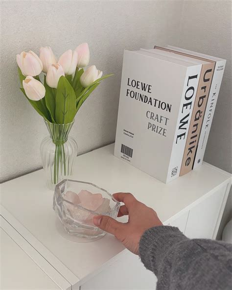 Homestoryinside 유일하게 우드 블라인드가 있는 중간방 튀어나온 벽때문에 각이 안나오는 방이라 책상과 서랍장만 두고 쓰던 서재방인데 작은 아들방과 바꾸면서