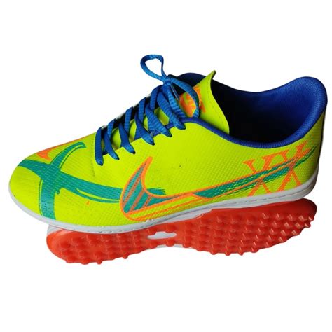 ‎کفش حیدری بزرگترین حراجی کفش‎ ‎کفش ورزشی فوتبالی استوک ریز چمن