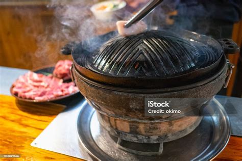 일본의 양 고기 요리 징 기스 칸 은 홋카이도의 향토 요리를 맛볼 수 있습니다 칭기즈 칸 은 양고기와 양고기 등 양 고기를