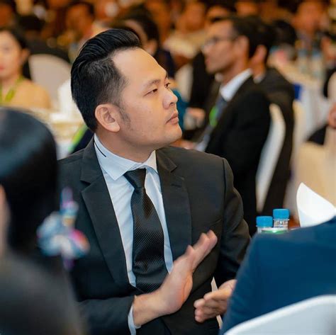 អ្នកឧកញ៉ា ឡេង ប្រុស និងលោកជំទាវ ចូលរួមបរិច្ចាគថវិកា ២០០លានរៀល ដល់