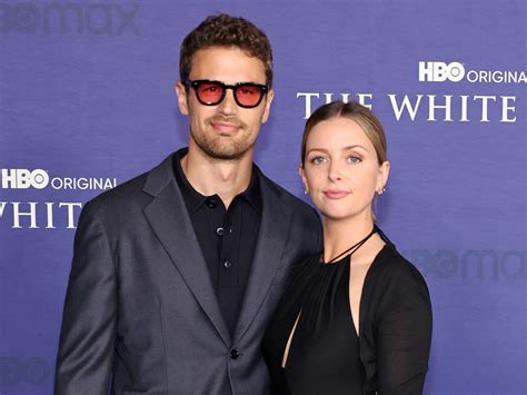 Die Urkomische Art Und Weise Wie Theo James Seine Frau Ruth Kearney