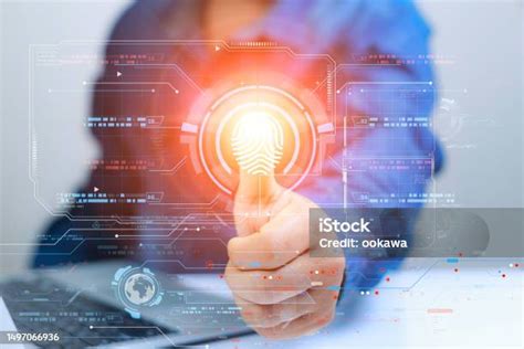 생체 인식 지문 스캐너의 미래 지향적 인 디지털 처리 개념 차세대 기술을 위한 디지털 변환디지털 미래형의 감시 및 보안 스캐닝 가리키기에 대한 스톡 사진 및 기타 이미지