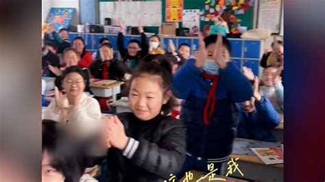 双向奔赴的爱！女老师病假后返校被学生反应暖哭凤凰网视频凤凰网