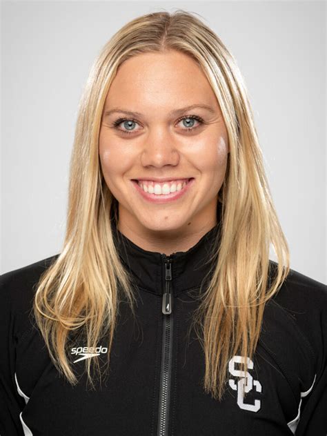 8 Hot Sexy Riley Scott Bikini Pics