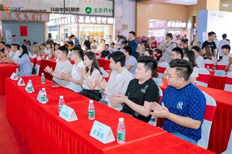 追风去 不如等风来 寻玉中国之彩宝之都可塘站 活动 珠宝 商家
