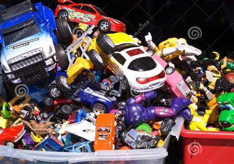 පාවිච්චි කරන ලද සෙල්ලම් බඩු විකිණීම මිලදී ගැනීම හුවමාරුව Used Toys