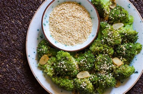 Тёплый салат из брокколи с кунжутом от Джейми Оливера Food Fruit Cantaloupe