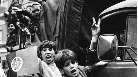 Kneecap Rapper Liam Óg Ó Hannaidh Bailed Over Terror Charge In London Euronews