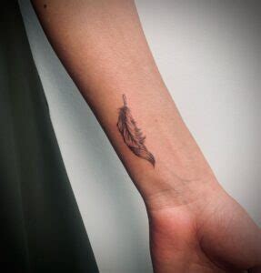 Simple And Symbolic 24 Feather Tattoo Ideas To Inspire You