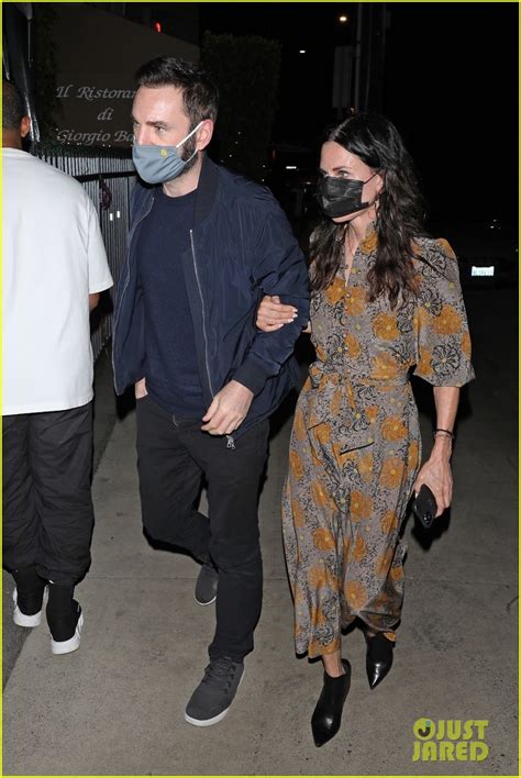 Ed Sheeran Joins Courteney Cox And Johnny Mcdaid For Dinner In La Photo
