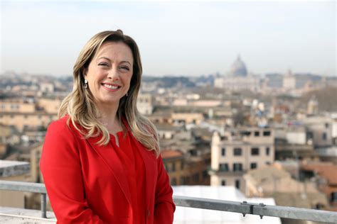 Giorgia Meloni Cerca Di Ingraziarsi Zuppi Ma In Passato Definì I