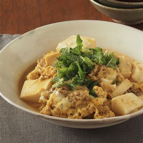 ひき肉と豆腐のふわふわ卵とじ｜トクバイ節約レシピ