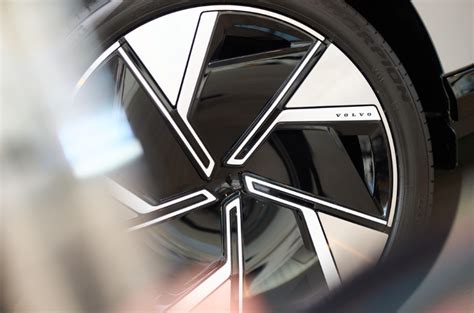 볼보자동차와 글로벌 혁신 플랫폼 드라이버 플러그앤플레이plug And Play가 지속 가능한 이동성을 위한 첨단 기술 개발을 위해 파트너십을 체결했습니다 이에 대한