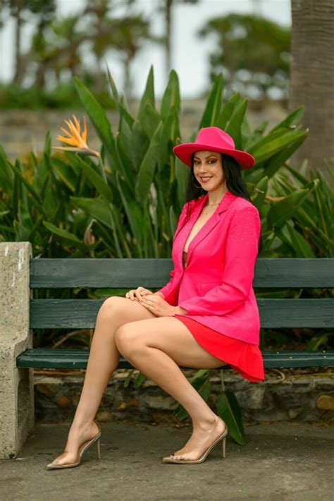 Meet Malia Arrayah Actress Creative Author Shoutout La