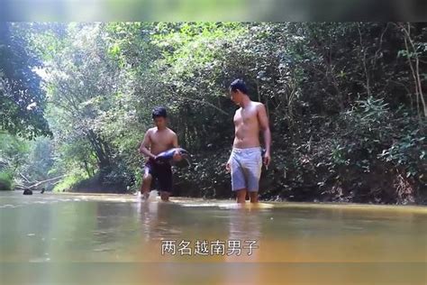 老外捕到大鱼，剖开一看竟有意外收获，真是赚大了！大鱼收获老外