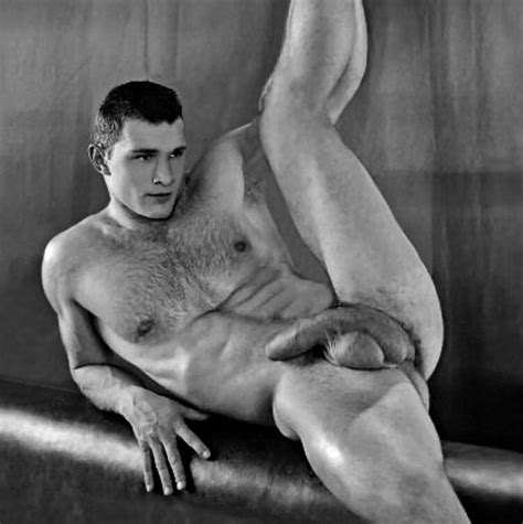 Desnudo Atlético Masculino Haciendo Strech Pic