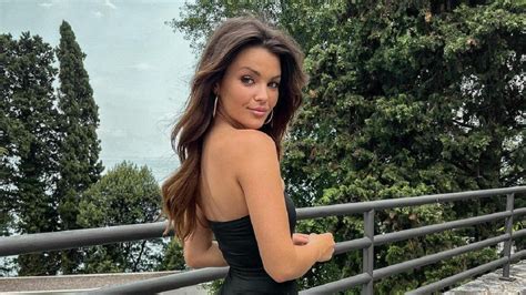 Kárpáti Rebeka Fehérneműs Fotója A Hónap Egyik Kedvence