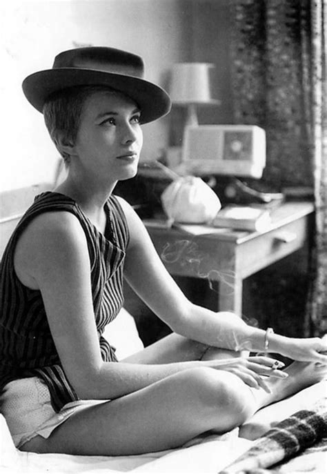 20 Fascinating Vintage Photos Of Jean Sebergs Iconic Short Haircut In