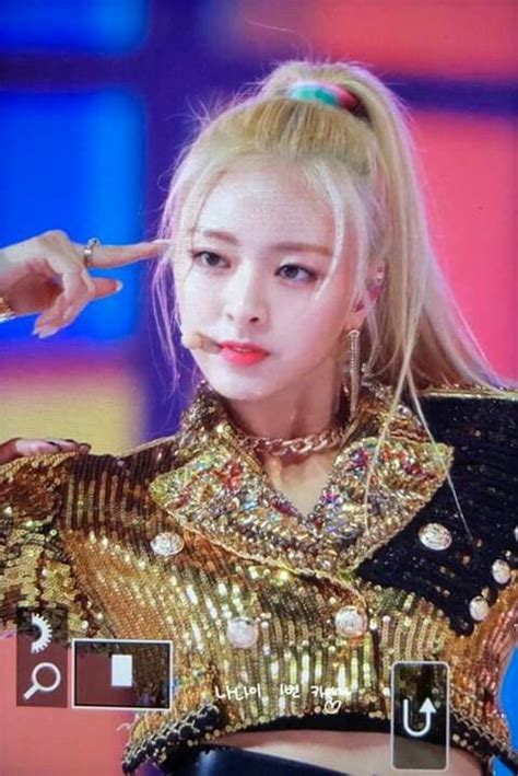 Pin By 🦋𝓥𝓪𝓷𝓮𝓼𝓼𝓪 🦋 On Itzy🦋 Itzy