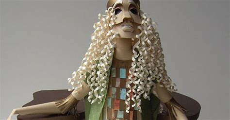 Esculturas Feitas Apenas Com Papel Claudia