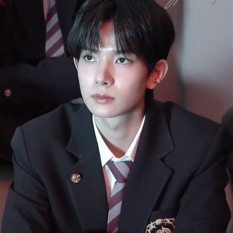 ปักพินโดย Awra ใน Heeseung นักร้อง แฟนหนุ่ม วอลเปเปอร์น่ารัก