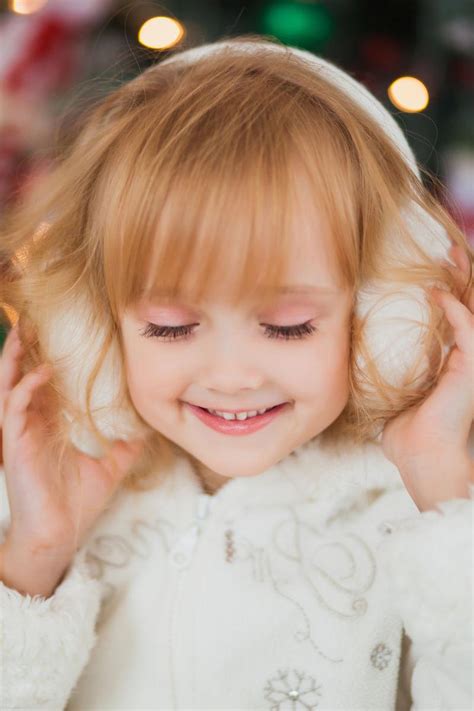 小女孩系列 可爱的圣诞小女孩图片 高清图片 图片素材 寻图免费打包下载