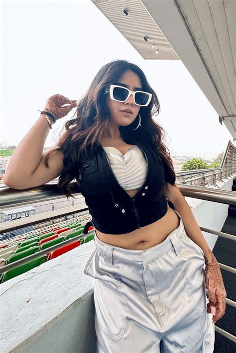 Saasha Sarins Navel Rnavelnsfw