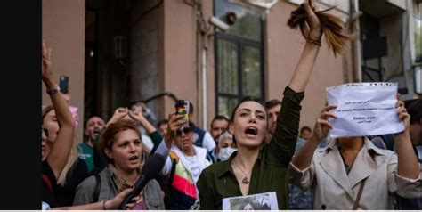 რა ხდება ირანში