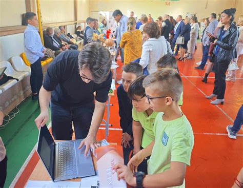 Ученици блестят с иновативни Stem проекти на фестивал в Плевен