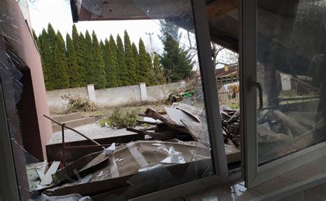 Вибиті вікна двері та покрівля — Олексій Кулеба про обстріли Київщини Вечірній Київ