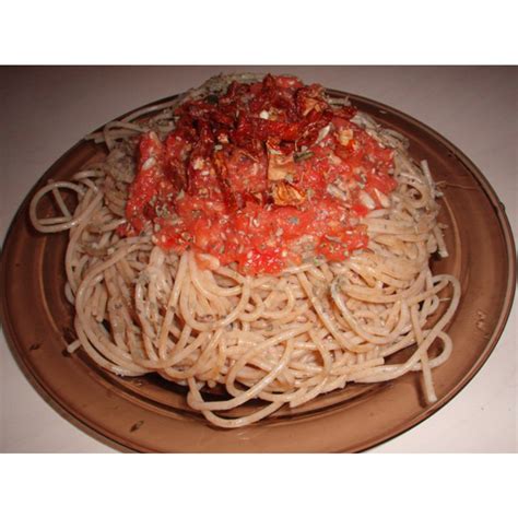 Пълнозърнести спагети със семена и сушени домати Здравословна рецепта