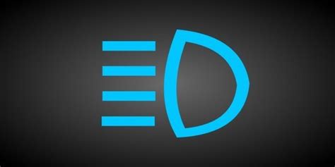 Цей індикатор вказує що в автомобілі увімкнено 1️⃣ Протитуманні фари 2️⃣ Ближнє світло фар