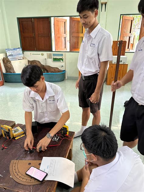 กิจกรรมการเ ห้องเรียนสีเขียว โรงเรียนบ้านนา นายกพิทยากร