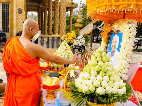 គួរឲ្យស្រណោះ ព្រះតេជគុណ ហែម ដារិទ្ធ ស្រក់ទឹកភ្នែក សំពះជូនដំណើរឪពុកថ្ងៃចុងក្រោយ Khmerload