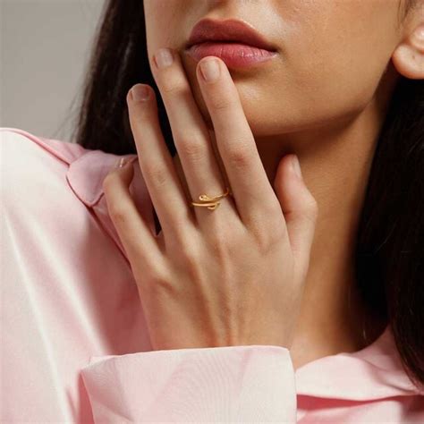 Buy Edgy Fluid Gold Ring At Best Price Tanishq Us