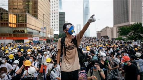 Jay Yates On Twitter 俺都呐了闷了，举世关注的香港抗议，习近平不出来说句话，却跑去农民家掀马桶盖 假如俺是习帝，现在是