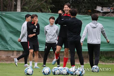 화기애애한 분위기 속 훈련하는 U 20 대표팀 연합뉴스