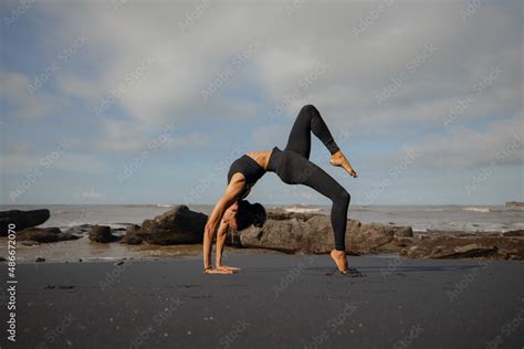 Bali Yoga Slim Asian Woman Practicing Eka Pada Chakrasana One Legged