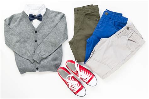 흰색 학교 개념 유니폼에 고립 된 트렌디 한 패션 남성 의류 요소의 집합입니다 학교 개념으로 돌아가기 0명에 대한 스톡 사진 및 기타 이미지 Istock