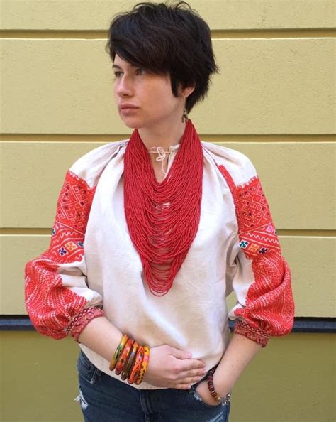 Фото вишиванка український традиційний одяг давній одяг український стрій