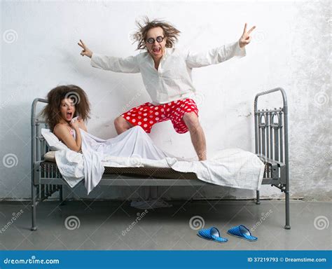Lustige Paare Im Bett Stockbild Bild Von Liebe Stimmung 37219793