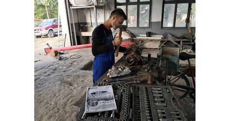 Учениците от първата дуална паралелка в Свищов вече работят в реална среда