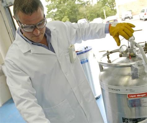 Decanting Of Liquid Nitrogen In Universities Training Gas Safe