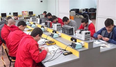 Видински ученици на състезание по приложна електроника