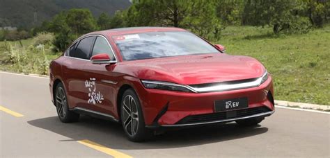 视频试驾比亚迪汉 Ev 性能不输百万级跑车 新出行